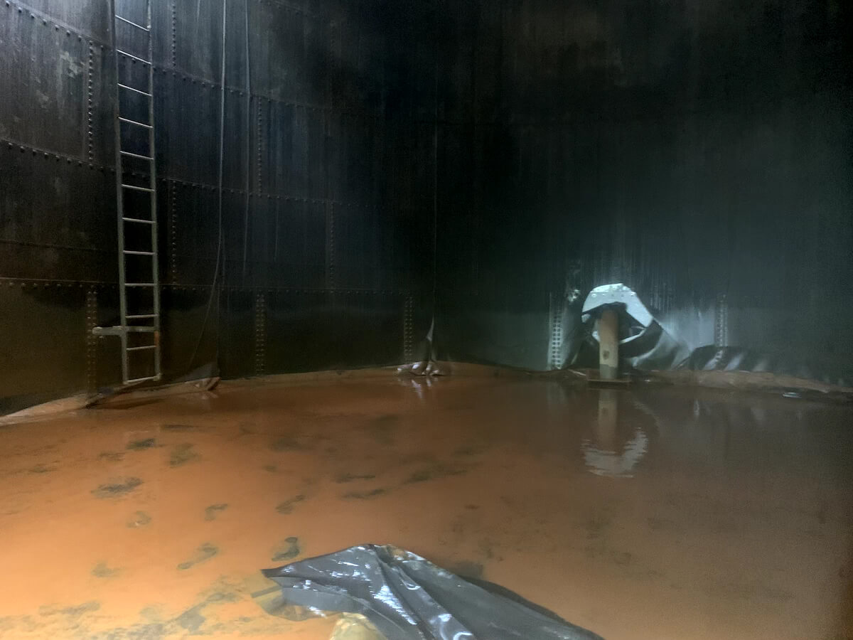 Cleaning storage tanks: difficulties and complexities - Raven Tanks